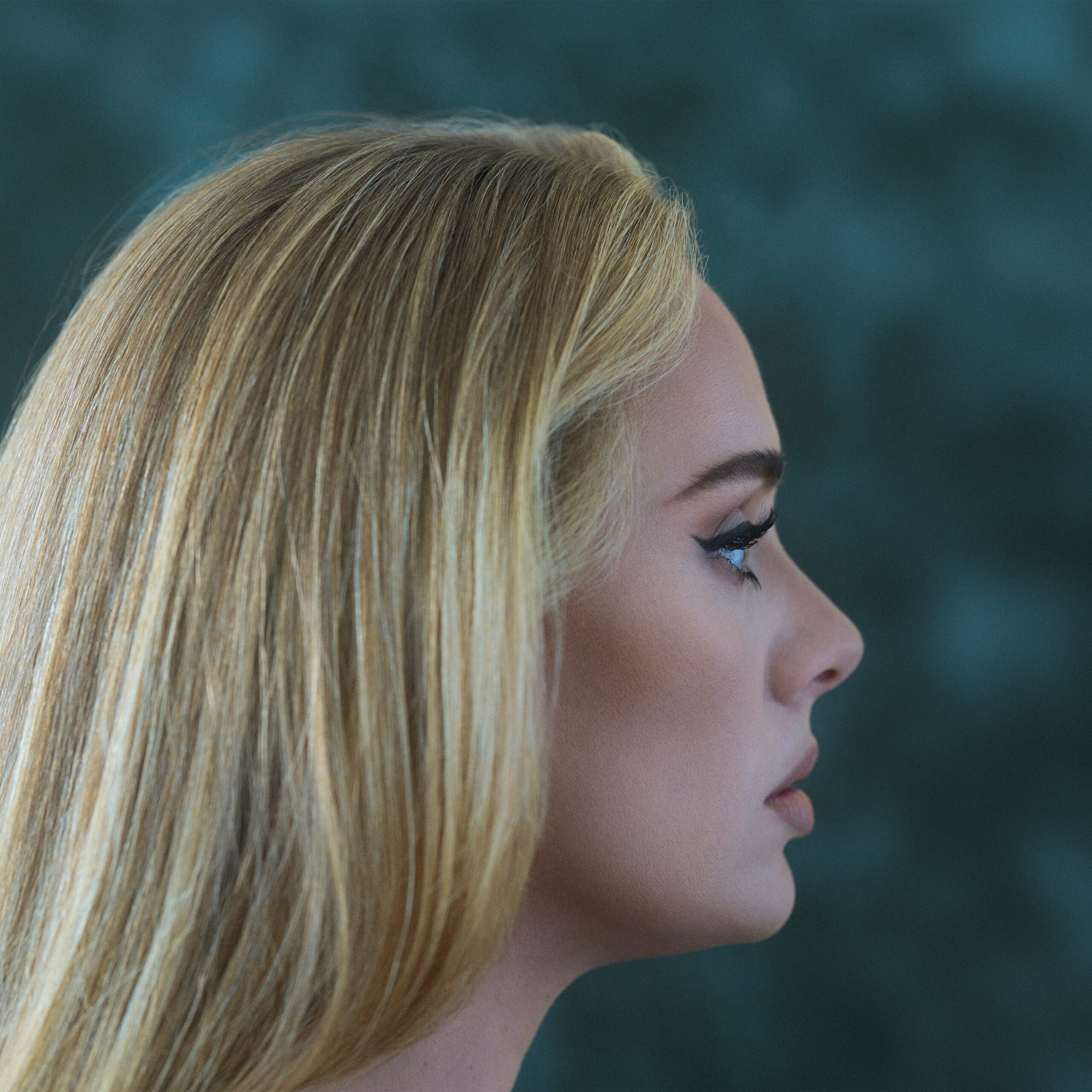 ADELE quarta settimana alla numero uno nella chart album USA - Newsic.it
