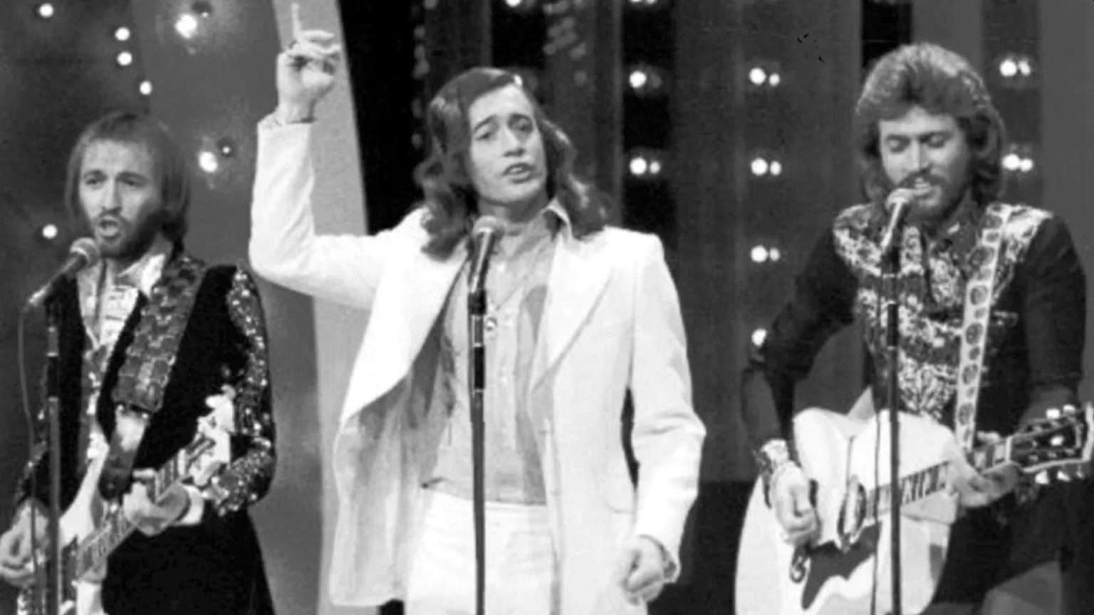 BEE GEES. In Our Own Time" la storia dei tre fratelli Gibb su RAI 5 ...