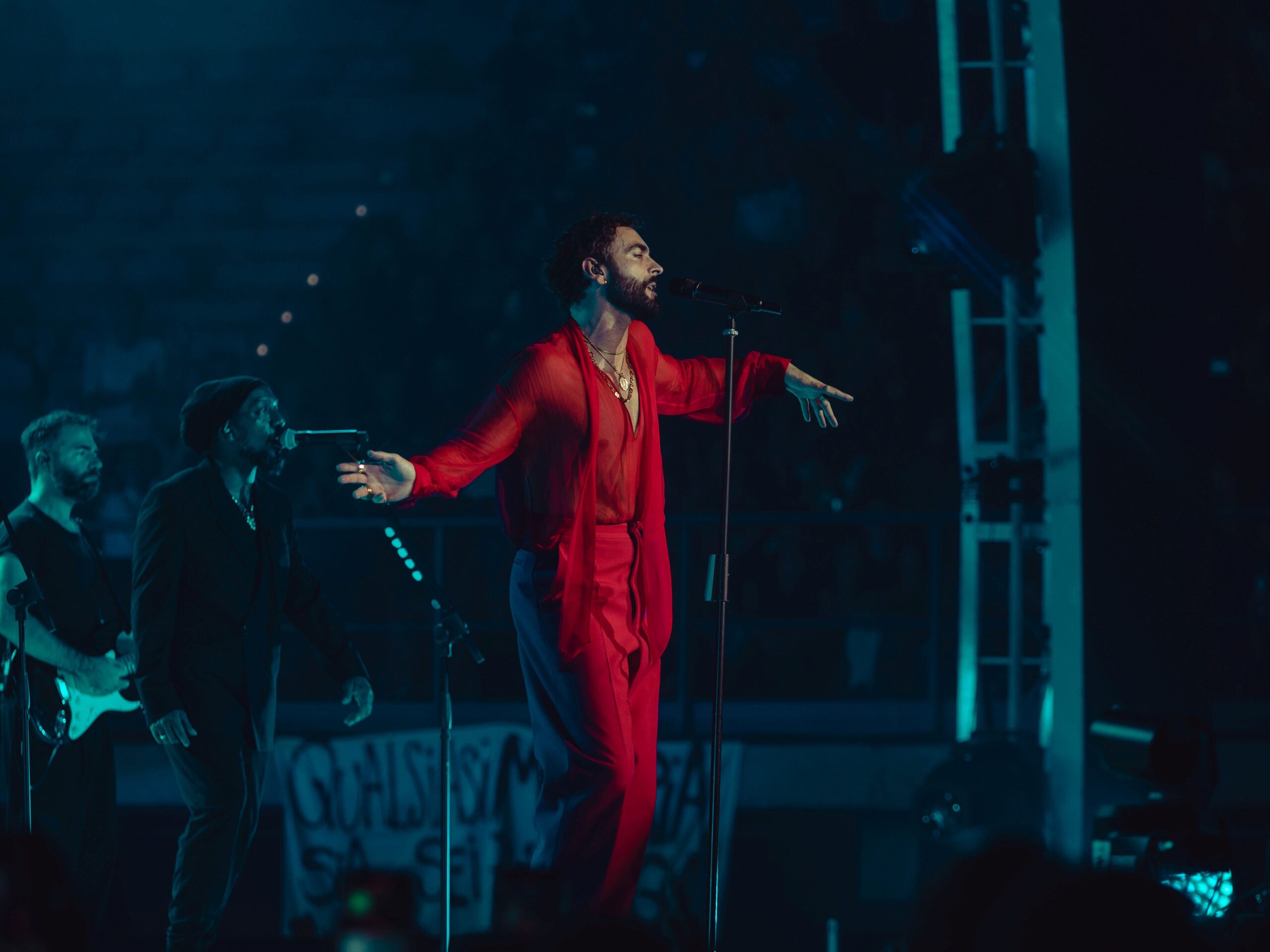 MARCO MENGONI - Nei palazzetti mi sento a casa! E nel 2023 ancora stadi ...