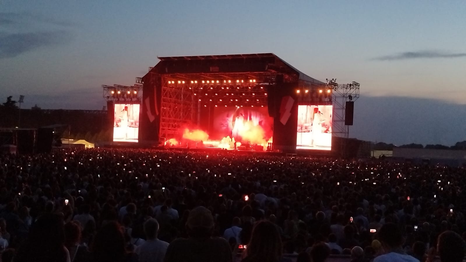 Recensione concerto: FLORENCE + THE MACHINE l'Ofelia della musica [Info ...