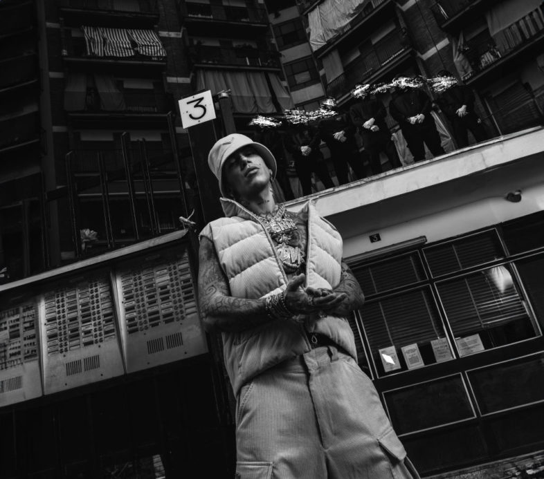 SFERA EBBASTA ritorna alla numero uno negli album. MASSIMO PERICOLO ...