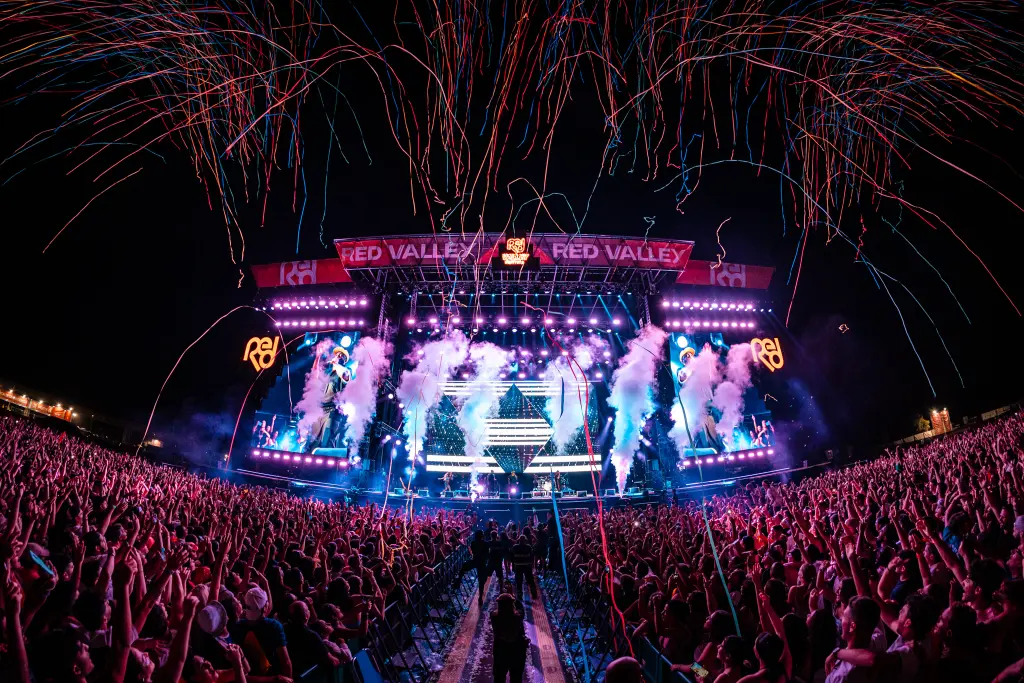 RED VALLEY a Olbia. Da MACKLEMORE ai CLUB DOGO, da PEZZALI a SFERA ...