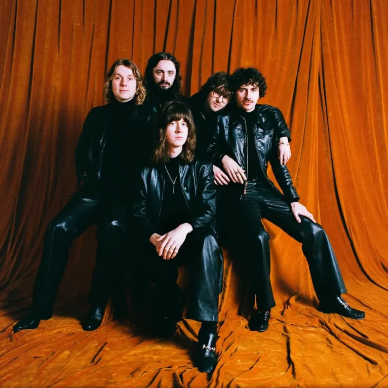 BLOSSOMS debuttano in vetta nella chart album UK - Newsic.it