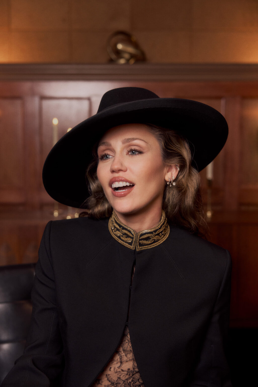 MILEY CYRUS “Something Beautiful” l’inizio di una nuova era. Il ...