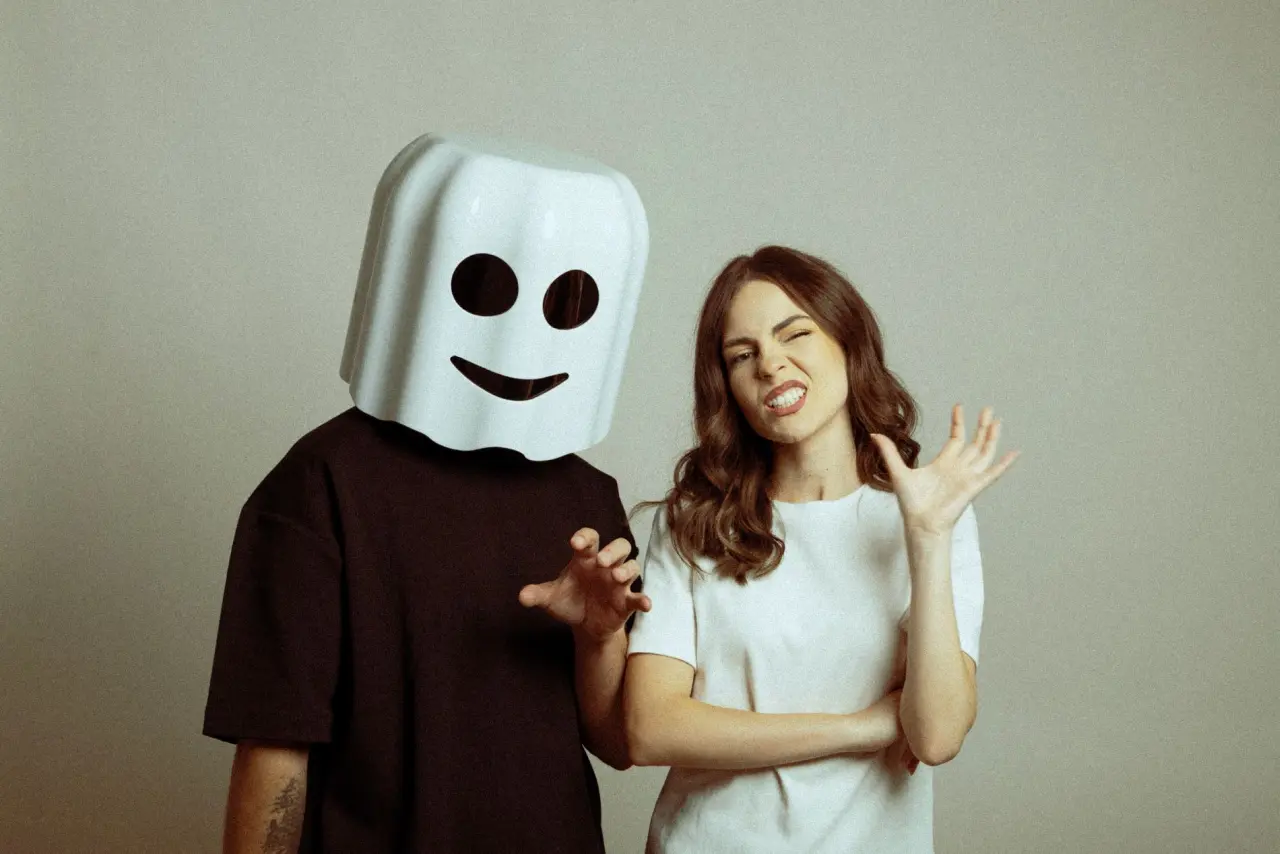 FANTOMEL & KATE LINN: "Dame un Grr". Guarda il video - Newsic.it