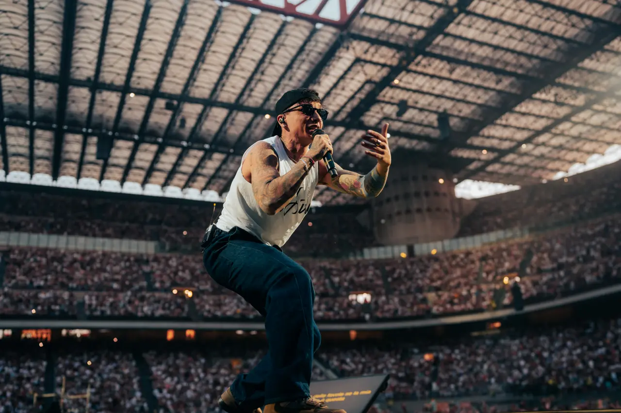 ULTIMO #1 nella classifica italiana album. ANNA tra i singoli e TYLER ...